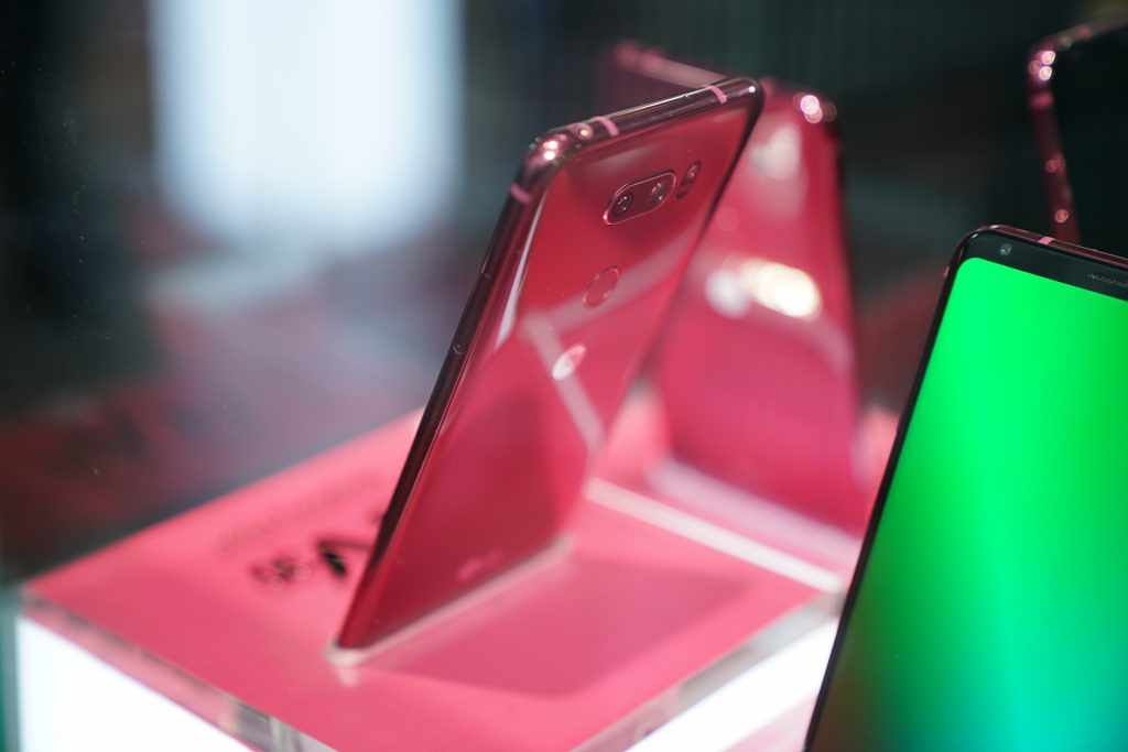 LG V30 라즈베리 로즈 출시! 다음달엔 G6도! | 디픽 (DPick)