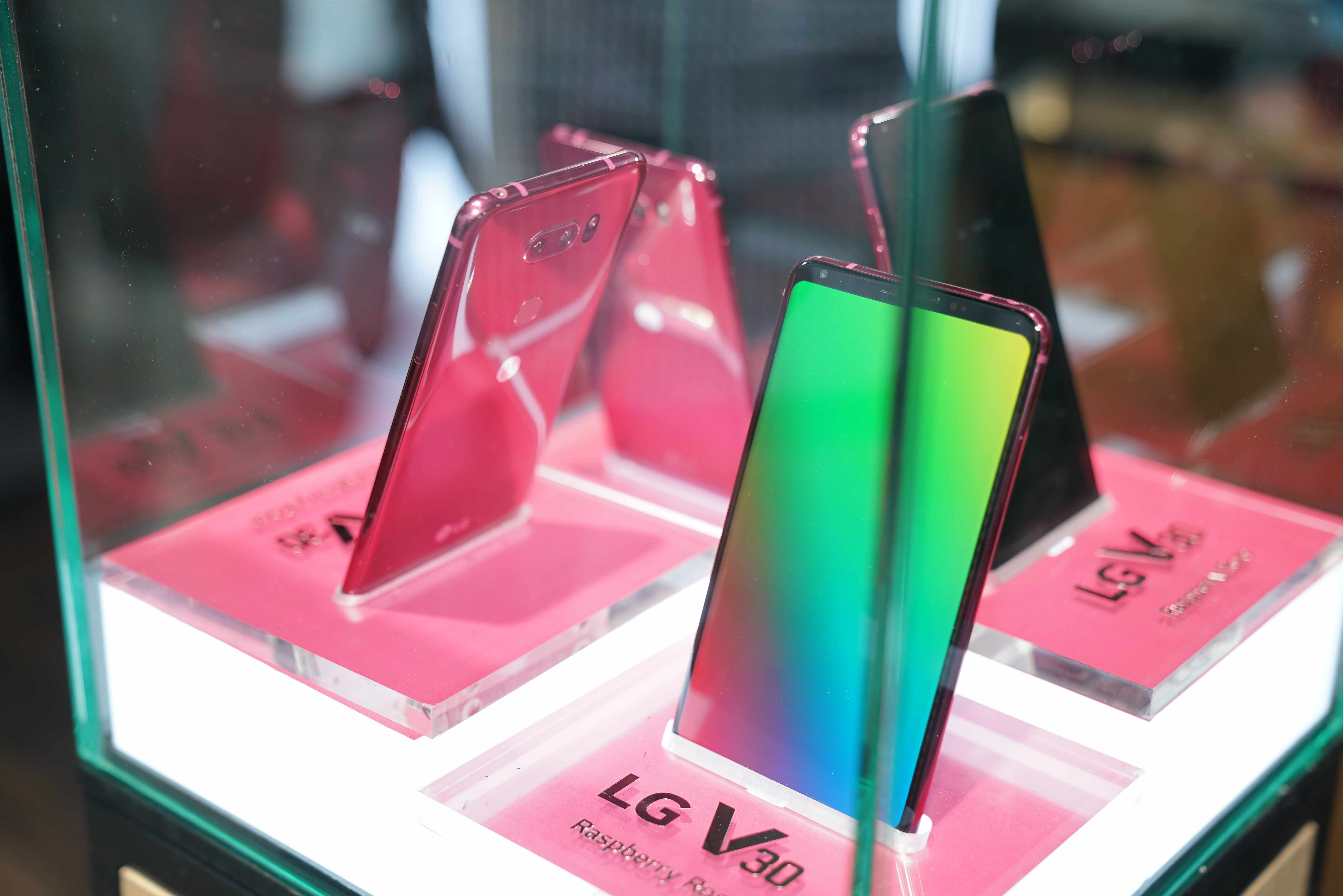 LG V30 라즈베리 로즈 출시! 다음달엔 G6도! | 디픽 (DPick)